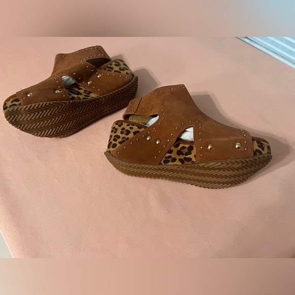 Very Volatile | Shoes | Very Volatile Betsy Platform Wedge Cheetah ...